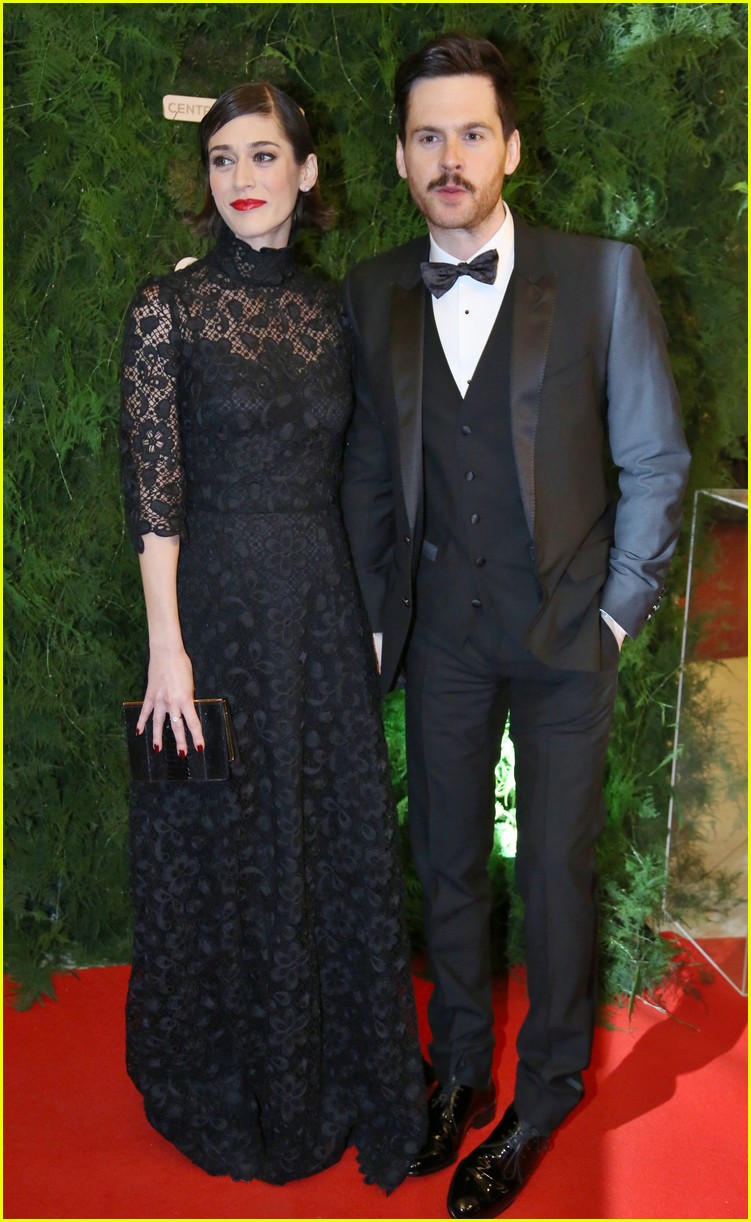 Lizzy Caplan & Tom Riley Are Married - See a Wedding Photo!: Photo ...