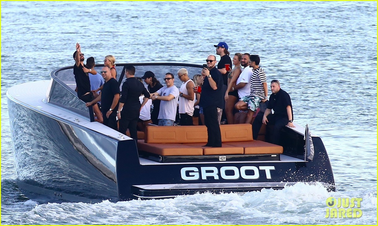 Scott Disick & Sofia Richie Flaunt Major PDA During Boat Ride: Photo ...