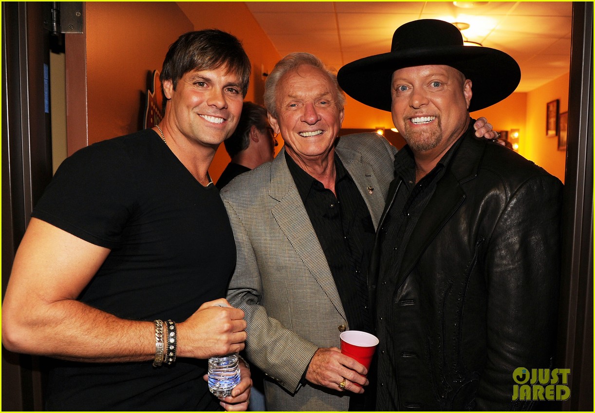 Troy Gentry Dead - Montgomery Gentry Singer Dies in Helicopter Crash at ...