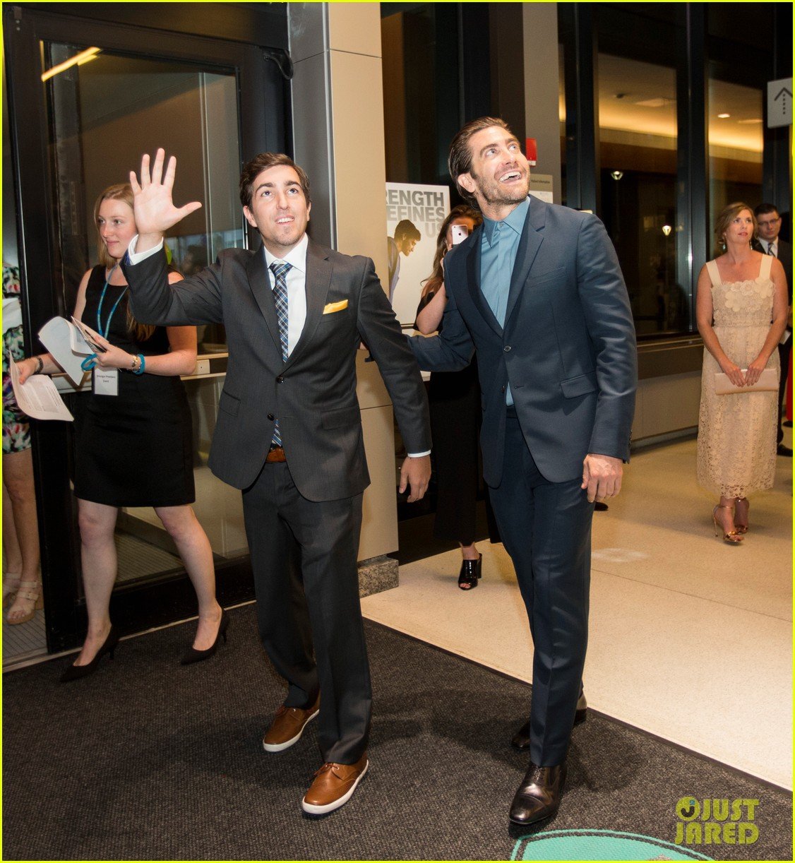 Jake Gyllenhaal Joins Real-Life Boston Marathon Bombing Survivor Jeff ...