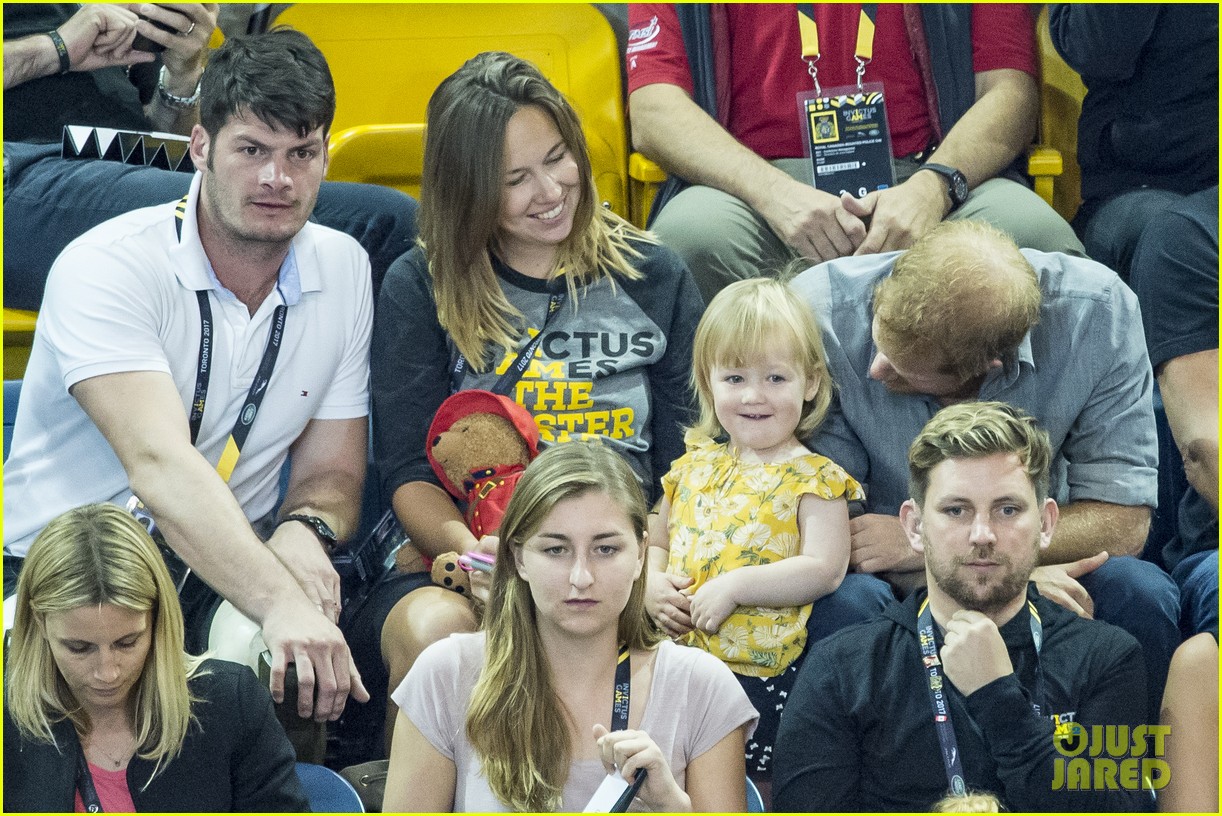 Prince Harry Makes Funny Faces for a Toddler at the Invictus Games ...