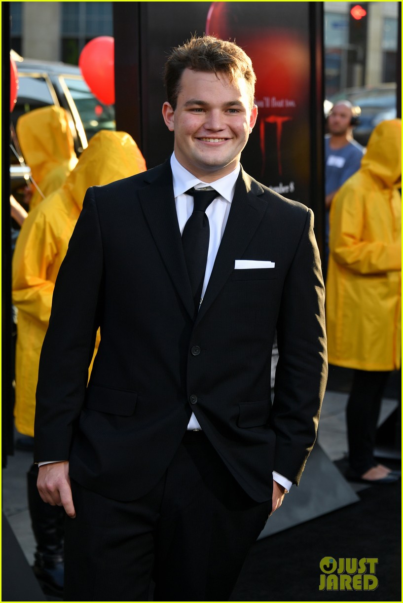 The 'It' Kids Walk Red Carpet Together at Hollywood Premiere!: Photo ...