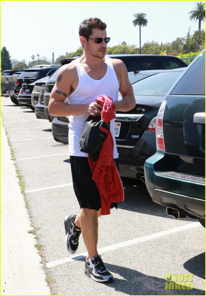 DWTS' Nick Lachey Puts Bulging Biceps on Display After Rehearsal: Photo ...