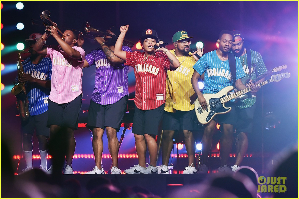 Bruno Mars Plays Two Sold-Out Shows at Madison Square Garden: Photo ...