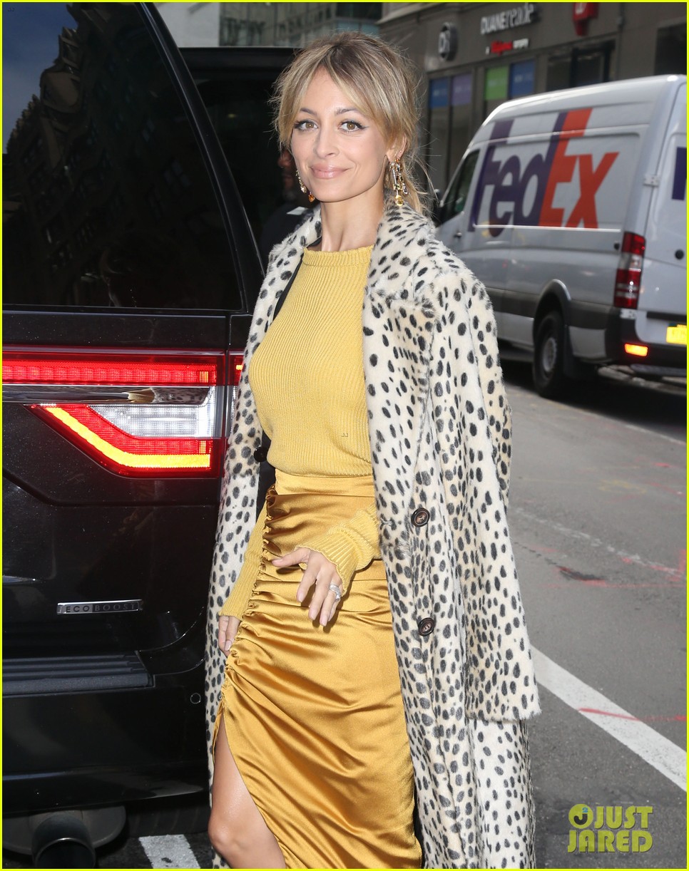 Nicole Richie Talks Season Two of 'Great News' While Braiding Jimmy ...