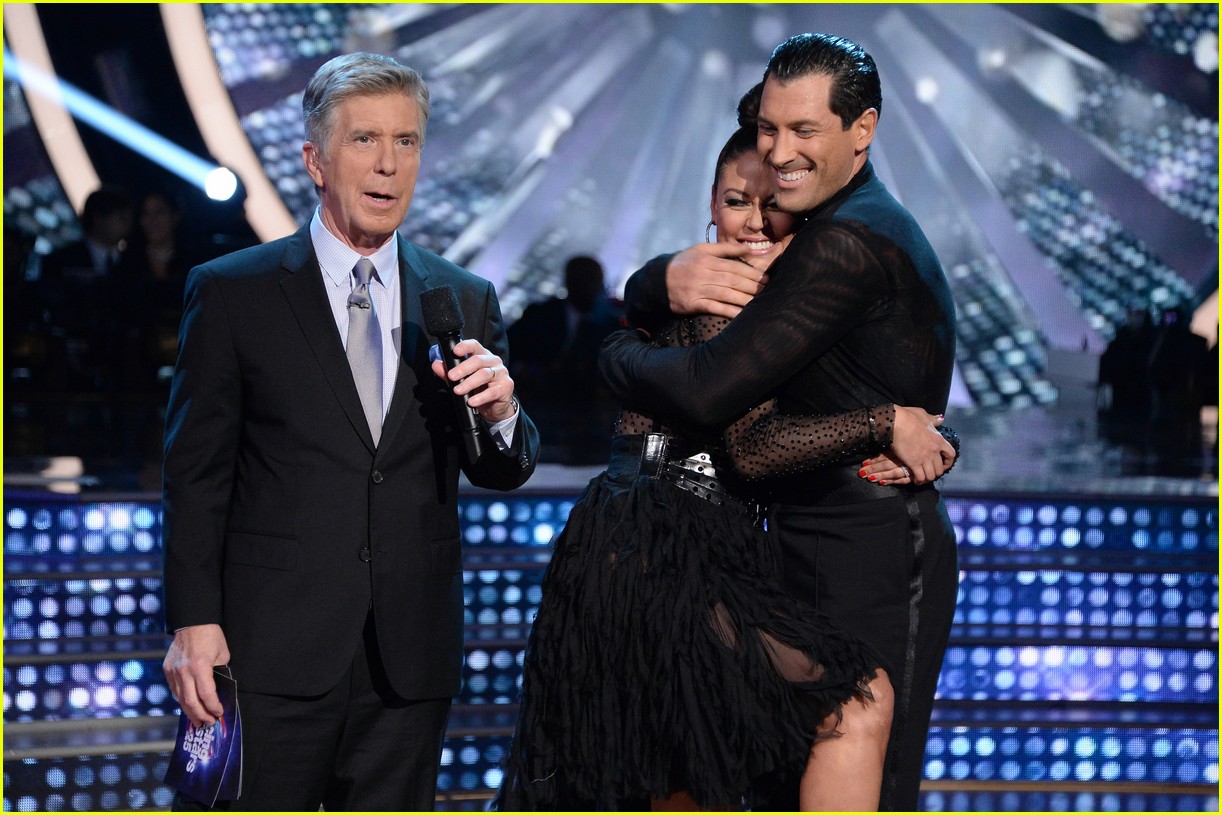 Vanessa Lachey Tops Nick's Score During 'DWTS' Premiere with Maksim ...