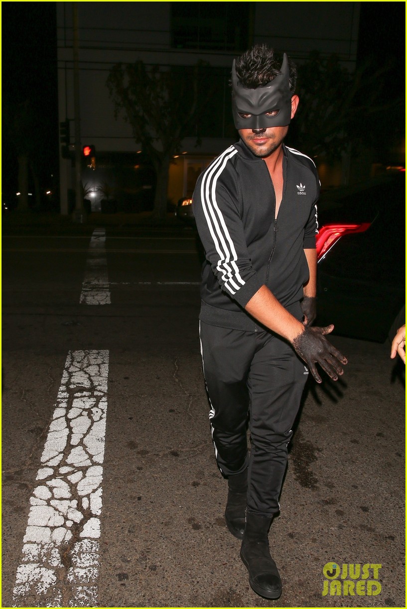 Ariel Winter & Boyfriend Levi Meaden Bring 'The Fifth Element' to ...