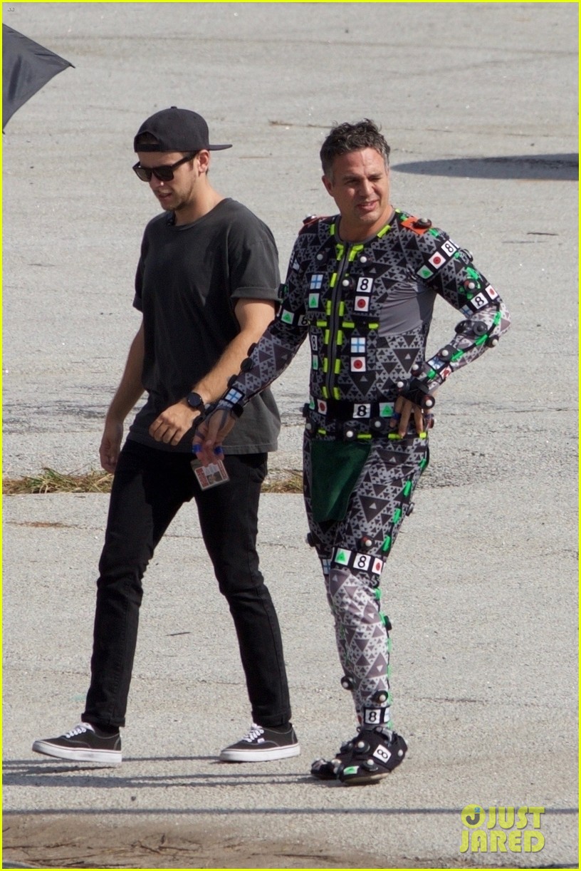 'Avengers' Assemble on Set to Film Marvel's Next Blockbuster: Photo ...