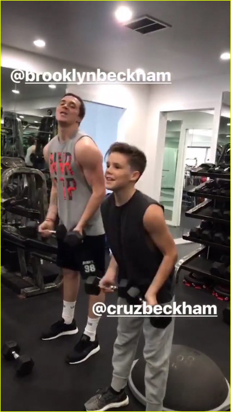 Brooklyn Beckham Flaunts Muscles While Working Out with Younger Brother ...