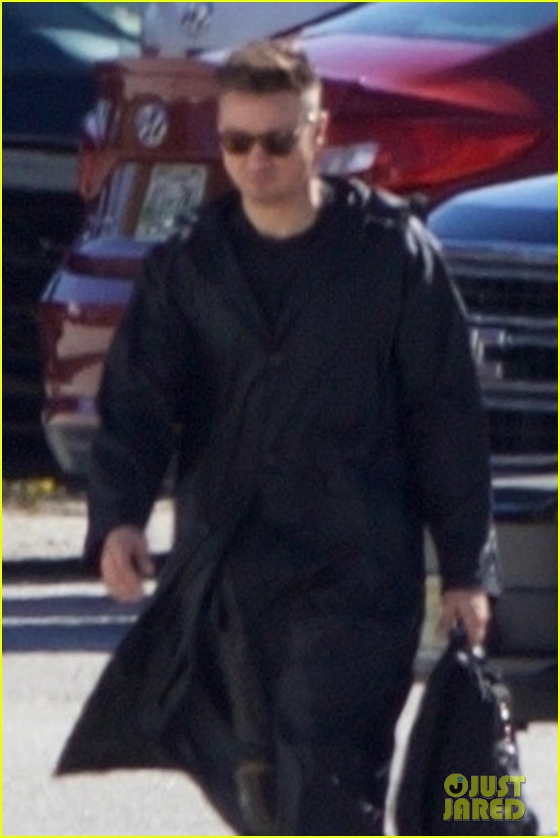 Chadwick Boseman & Jeremy Renner Suit Up for 'Avengers 4' Filming ...