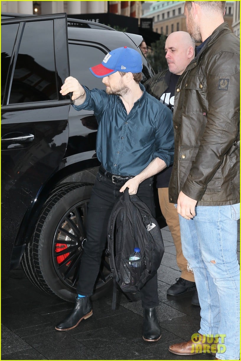 Daniel Radcliffe Sports a New York Giants Hat While Promoting 'Jungle ...