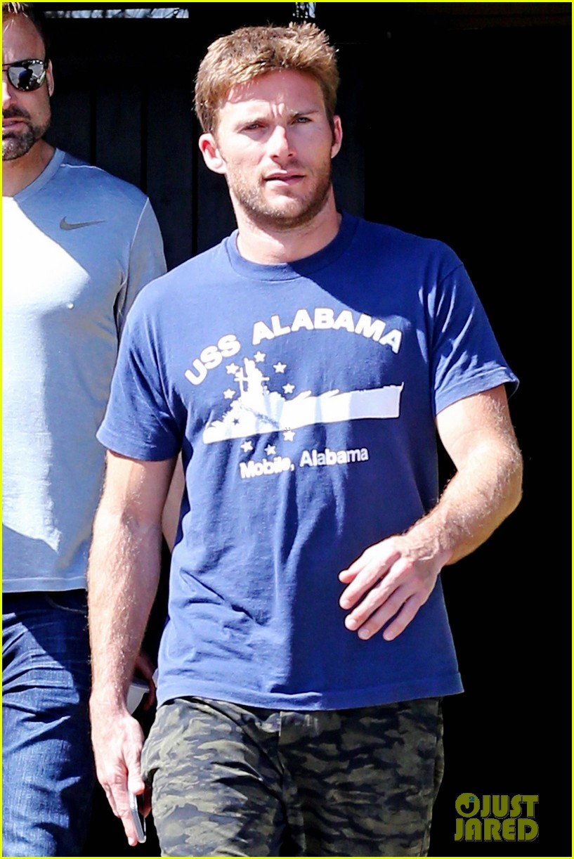 Scott Eastwood Flashes His Muscles After Revealing He Wants to Play ...