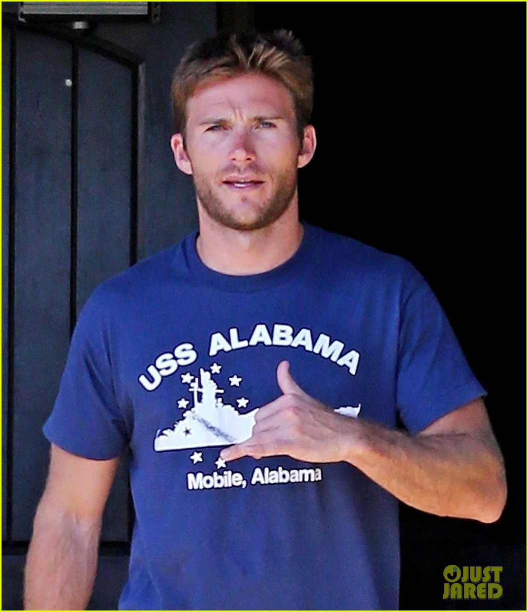 Scott Eastwood Flashes His Muscles After Revealing He Wants to Play ...