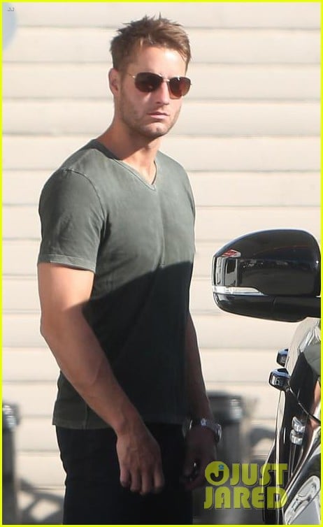 Justin Hartley Shows Off His Buff Biceps at the Gym: Photo 3966622 ...