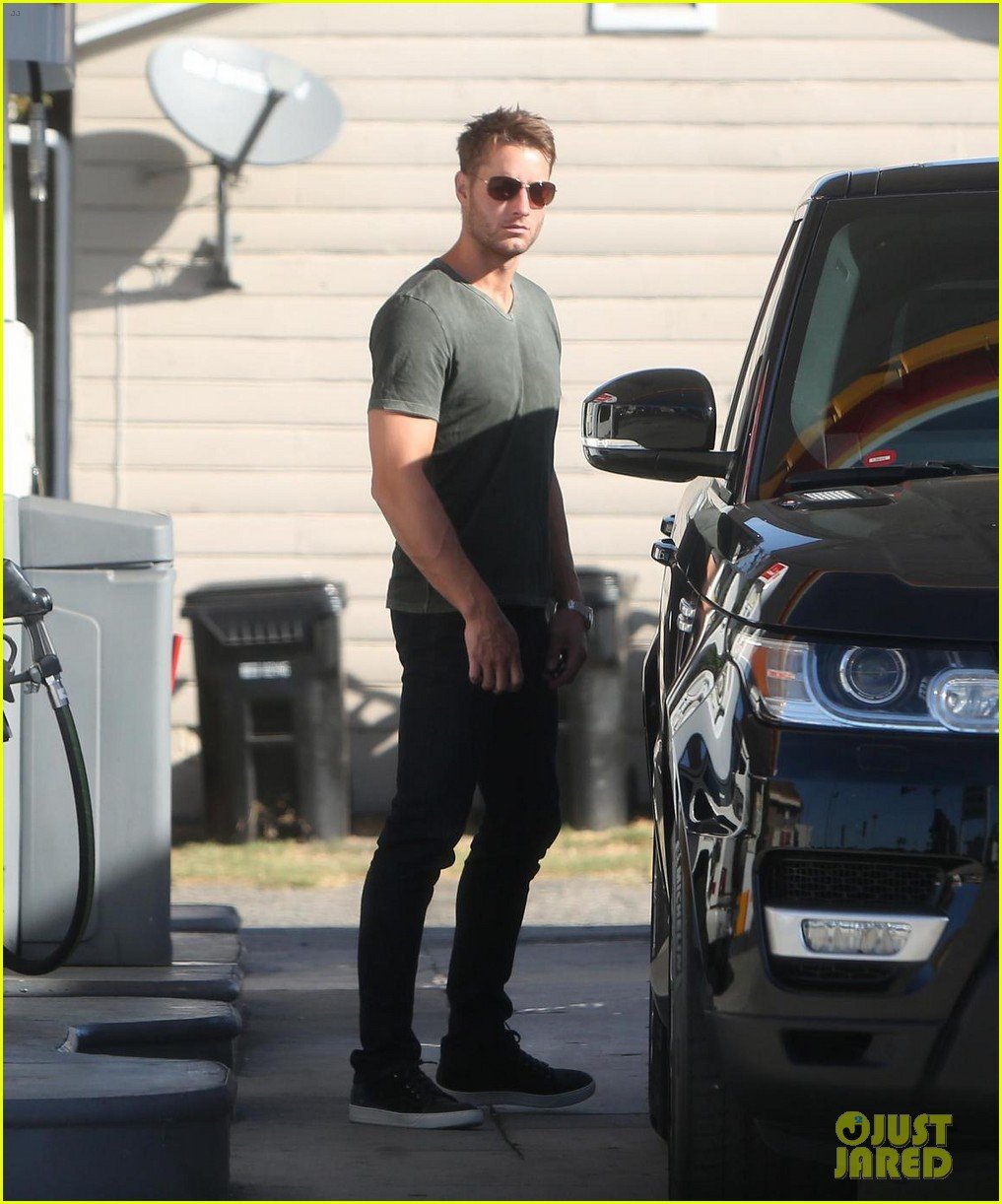 Justin Hartley Shows Off His Buff Biceps at the Gym: Photo 3966625 ...