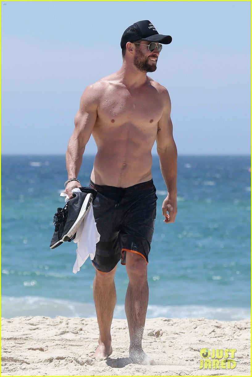 Chris Hemsworth Goes Shirtless, Bares Ripped Body in Australia: Photo ...