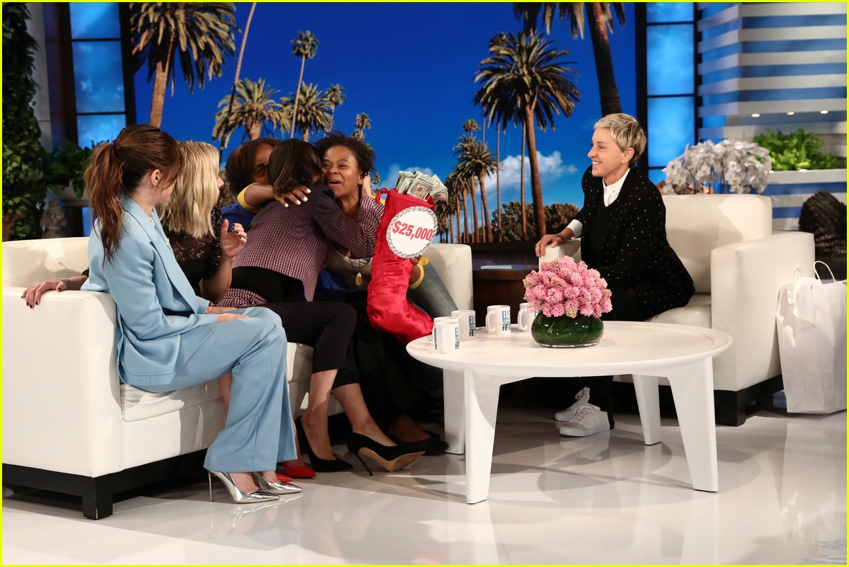 Kristen Bell Mila Kunis And Kathryn Hahn Share Hilarious Bad Mom Stories On Ellen Photo 