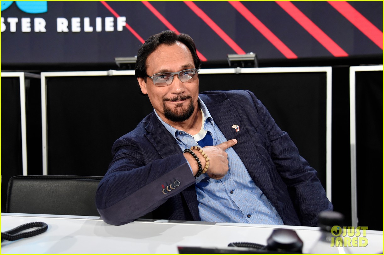 Jared Leto & Jesse Williams Answer Calls During the 'Somos: Una Voz ...