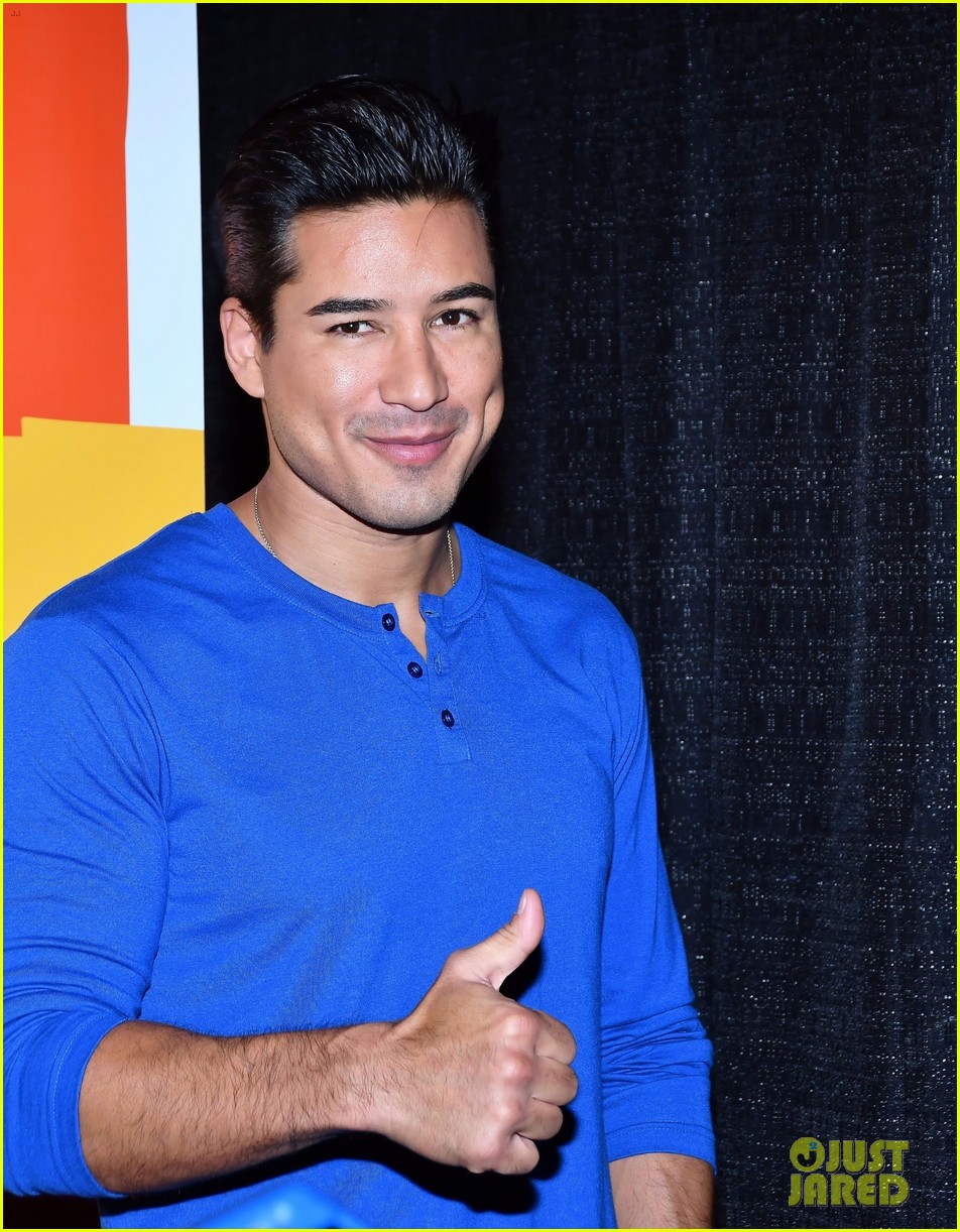 Mario Lopez Delivers a Speech at Women's Expo in New Jersey!: Photo ...