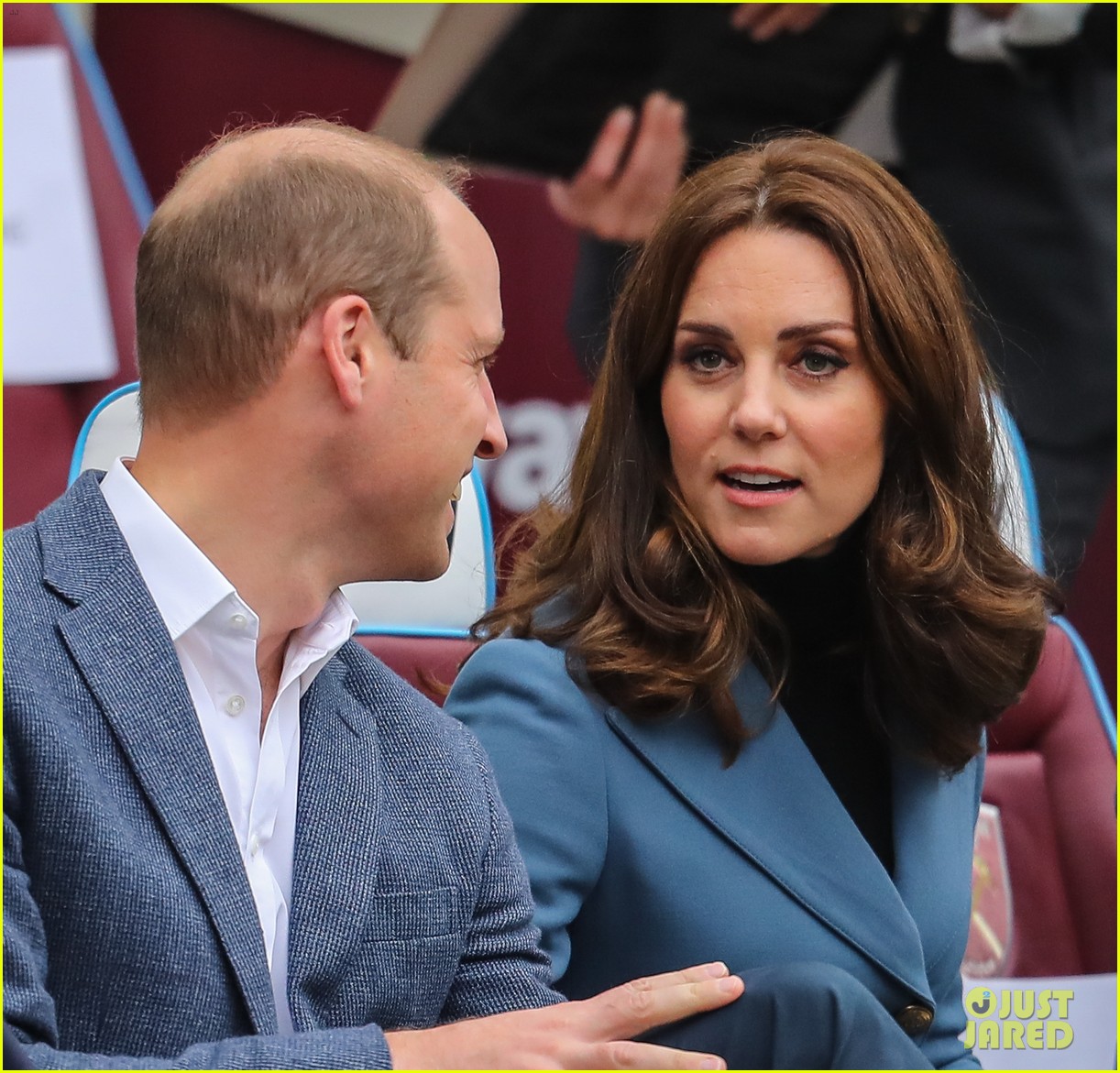Pregnant Kate Middleton Makes Surprise Appearance at Coach Core ...