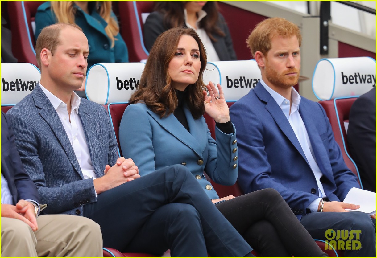 Pregnant Kate Middleton Makes Surprise Appearance at Coach Core ...