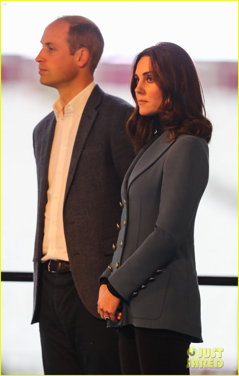 Pregnant Kate Middleton Makes Surprise Appearance at Coach Core ...