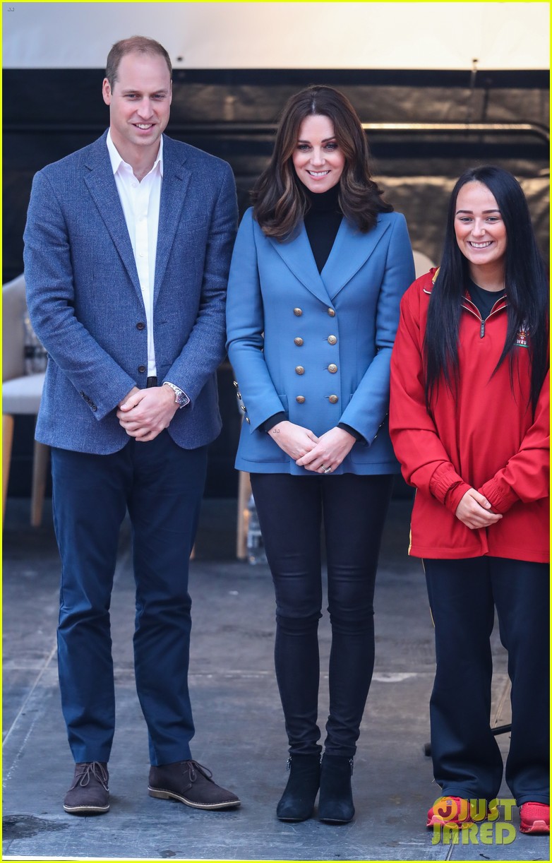 Pregnant Kate Middleton Makes Surprise Appearance at Coach Core ...
