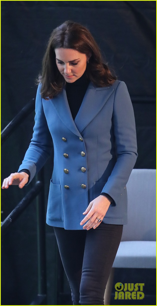 Pregnant Kate Middleton Makes Surprise Appearance at Coach Core ...