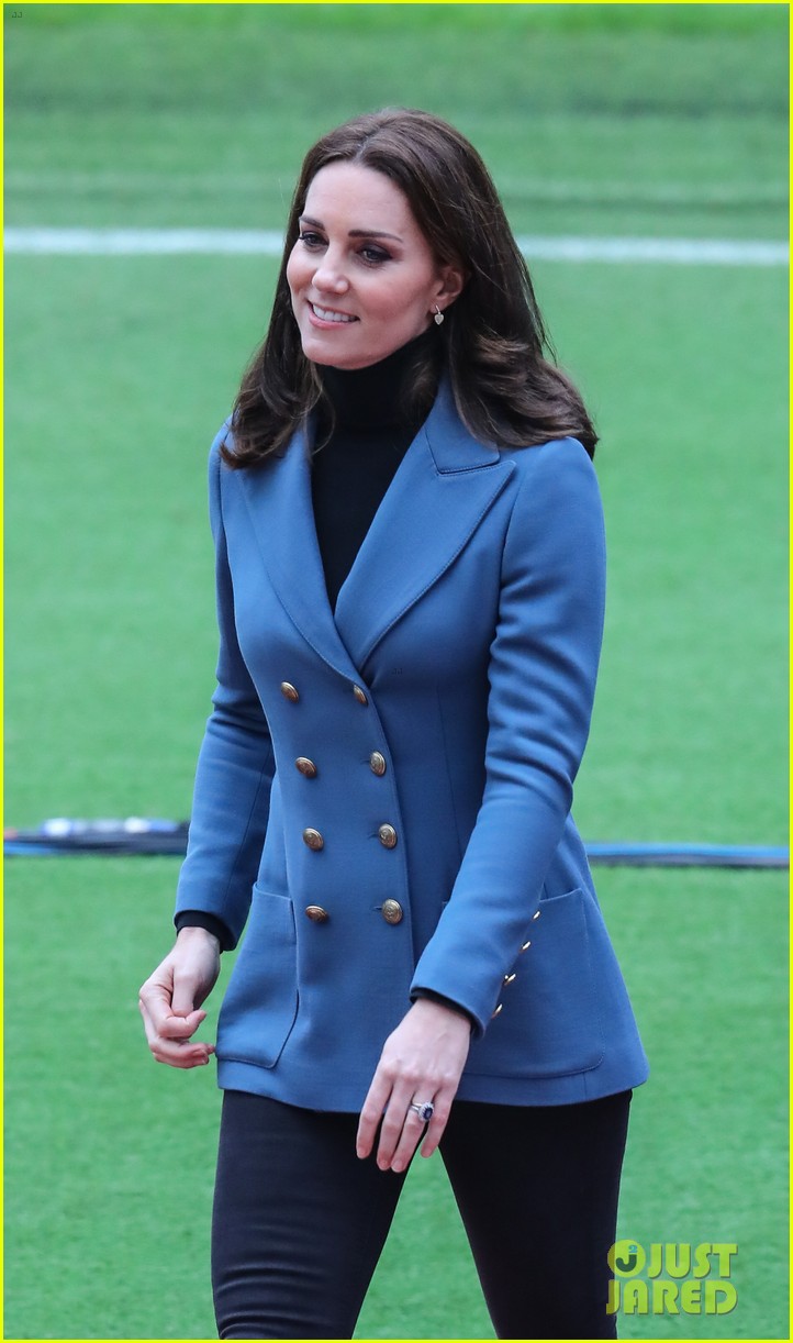 Pregnant Kate Middleton Makes Surprise Appearance at Coach Core ...