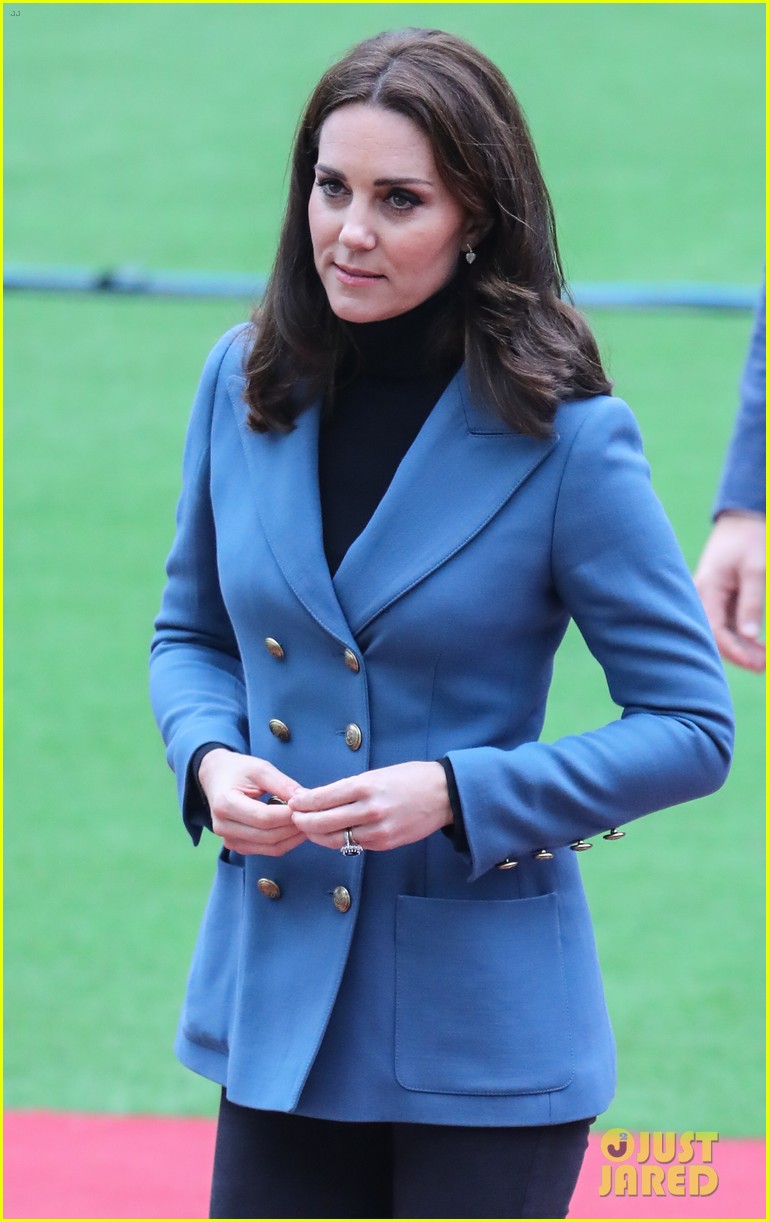 Pregnant Kate Middleton Makes Surprise Appearance at Coach Core ...
