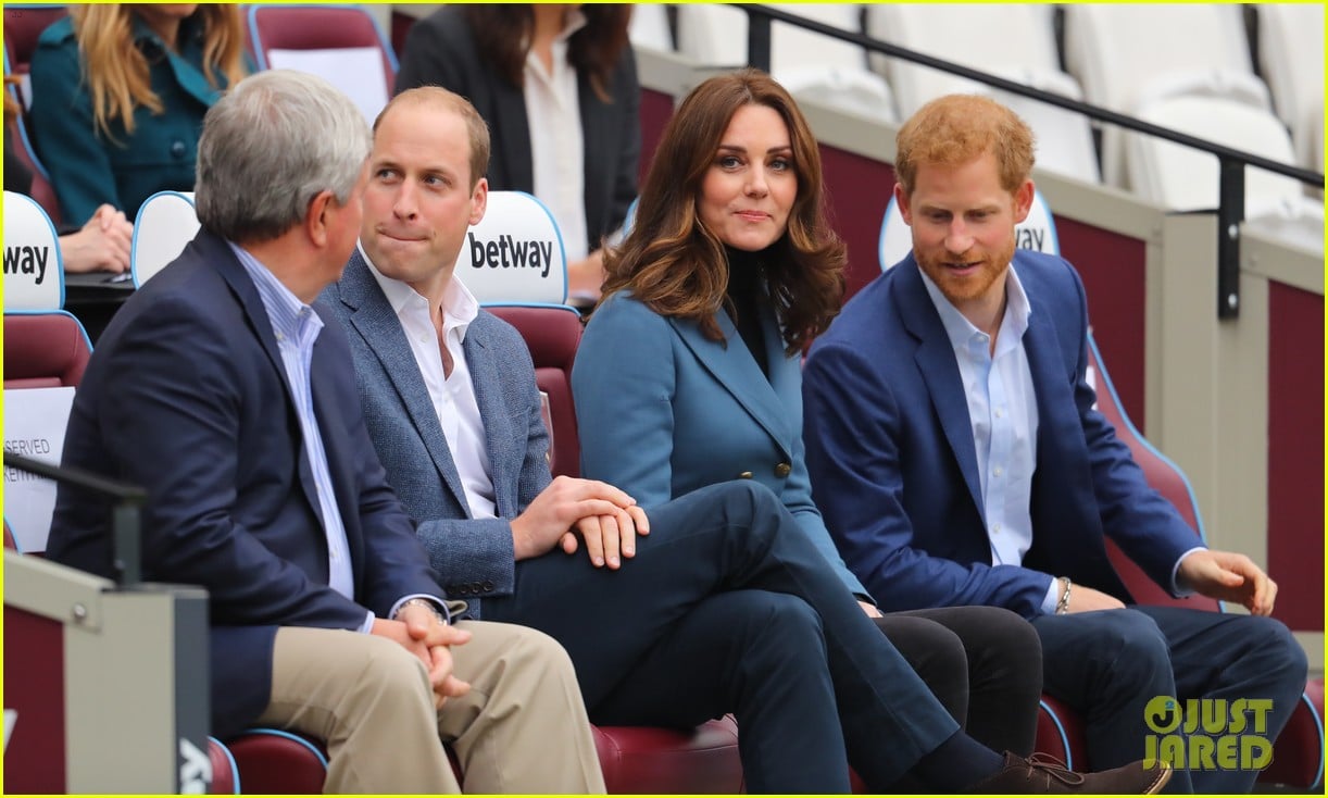 Pregnant Kate Middleton Makes Surprise Appearance at Coach Core ...