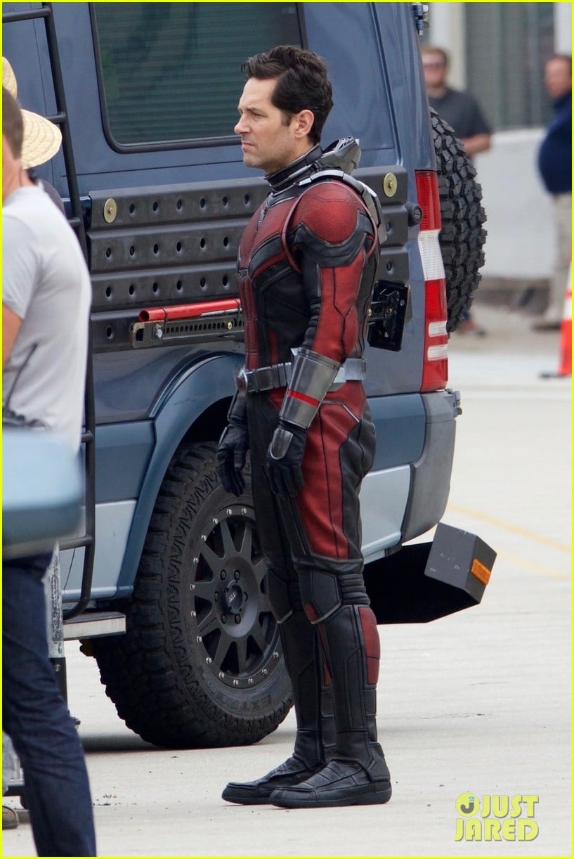 Paul Rudd Runs in Costume on the Set of 'Ant-Man and The Wasp' - First ...