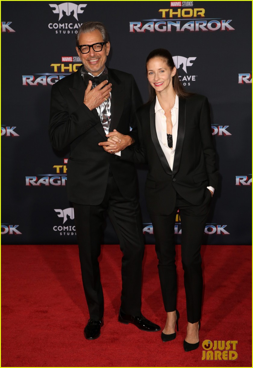 Mark Ruffalo Accidentally Live Streams Audio from 'Thor: Ragnarok' at ...