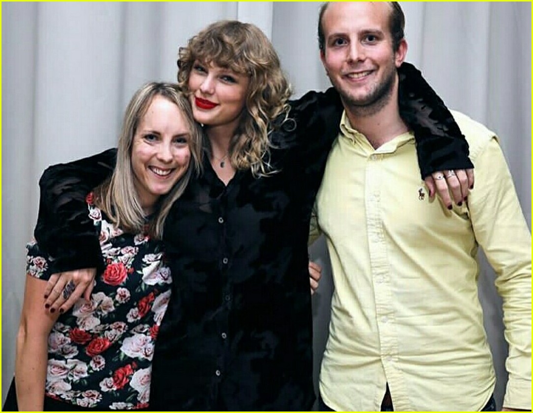Taylor Swift Fans Share Fun Photos from London Secret Session!: Photo ...