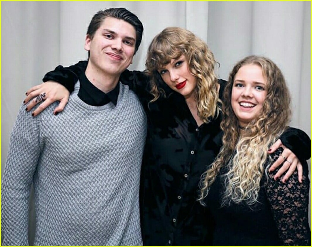 Taylor Swift Fans Share Fun Photos from London Secret Session!: Photo ...