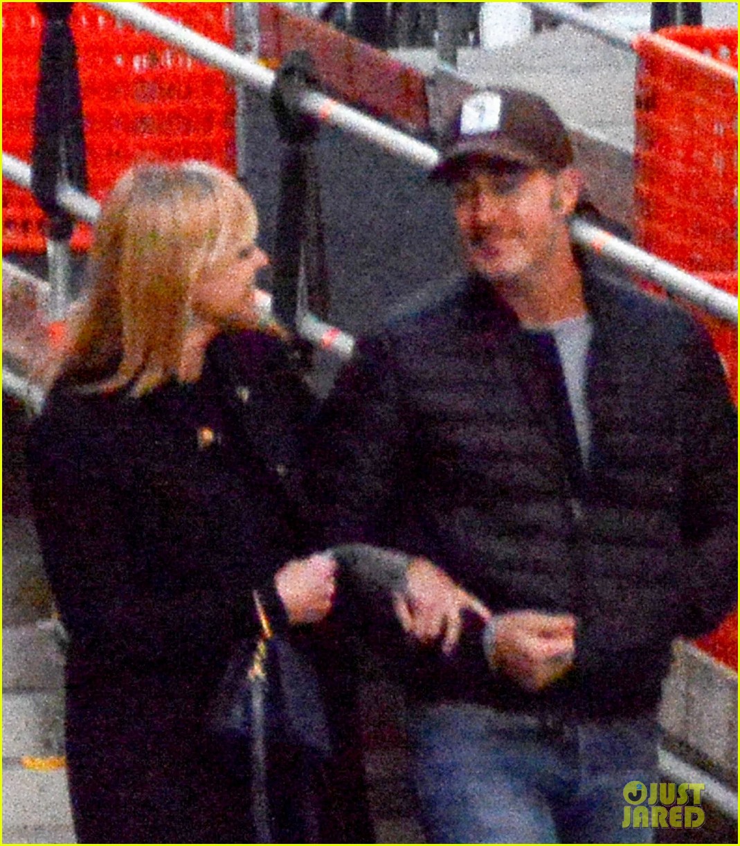 Anna Faris & Boyfriend Michael Barrett Take a Romantic Stroll in Venice ...