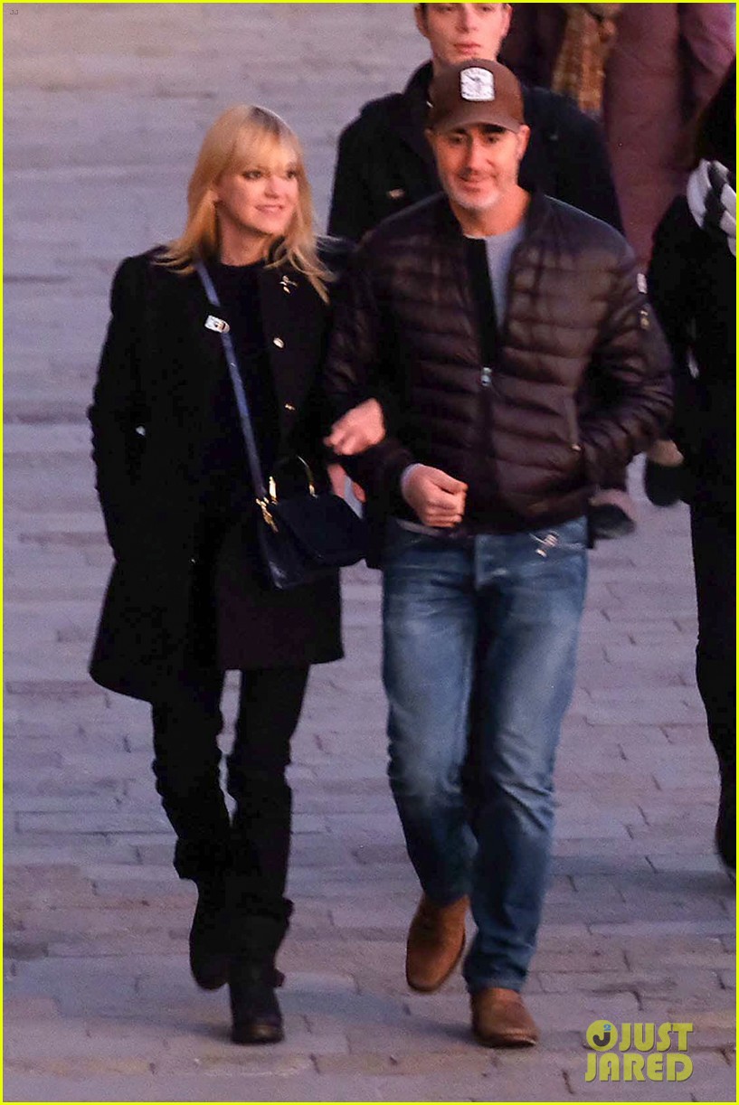 Anna Faris & Boyfriend Michael Barrett Take a Romantic Stroll in Venice ...