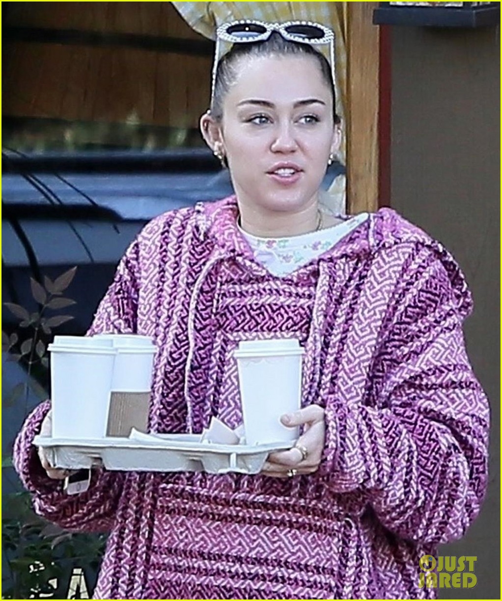 Miley Cyrus & Liam Hemsworth Couple Up for Coffee Date : Photo 3984481 ...