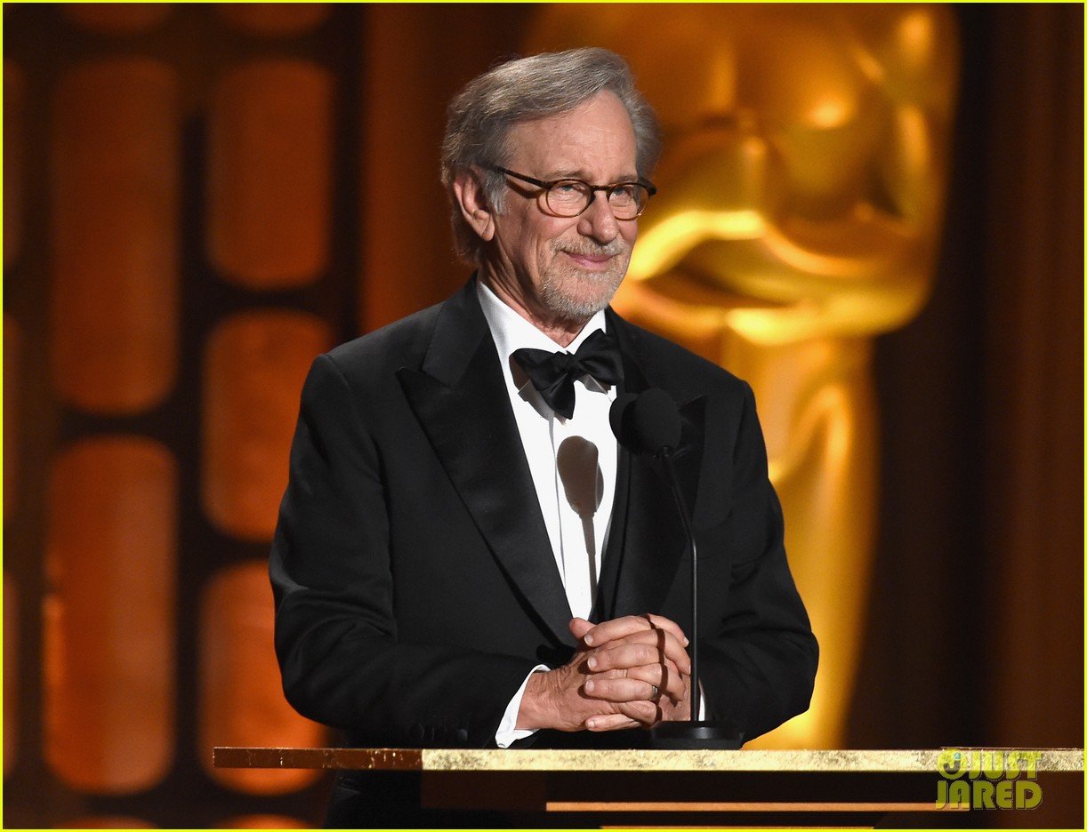 Donald Sutherland Accepts Lifetime Achievement Oscar at Governors ...