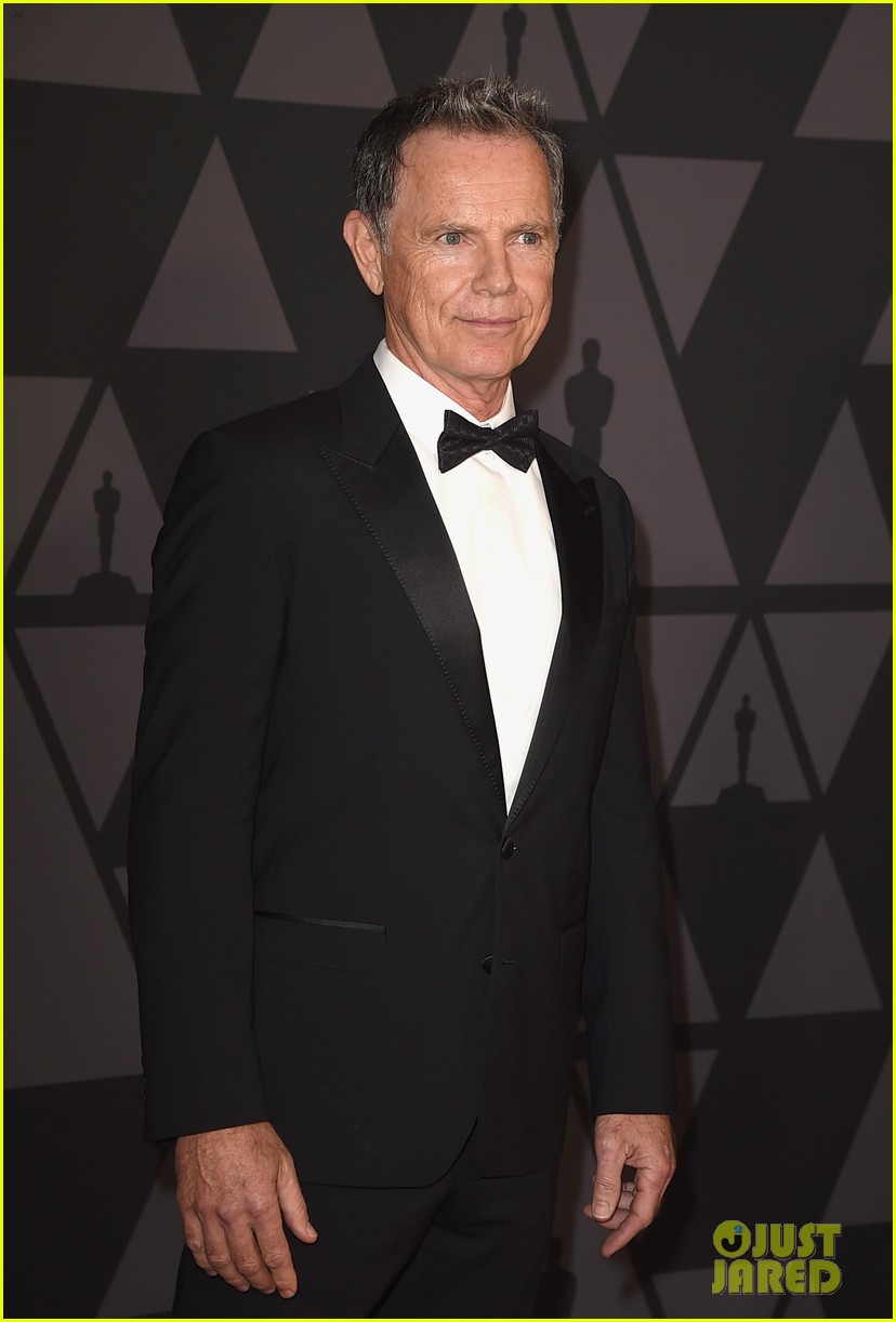 Donald Sutherland Accepts Lifetime Achievement Oscar at Governors ...