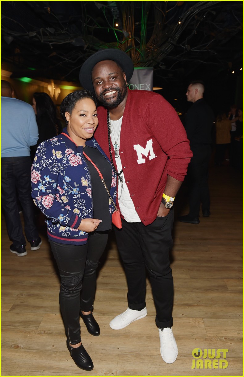 Chris Evans Helps Host Xbox One X Launch Party!: Photo 3981264 | Ben ...