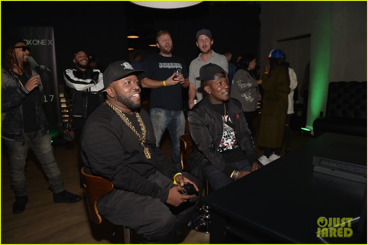 Chris Evans Helps Host Xbox One X Launch Party!: Photo 3981269 | Ben ...