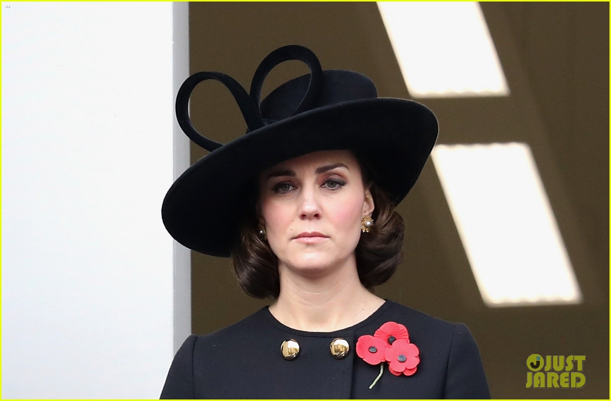 Kate Middleton & Royal Family Attend Remembrance Sunday Memorial: Photo ...