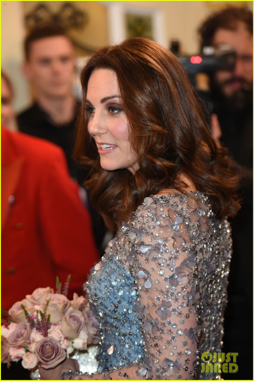 Pregnant Kate Middleton Gives Us Elsa Vibes in Icy Blue Dress!: Photo 3992139 | Kate Middleton ...