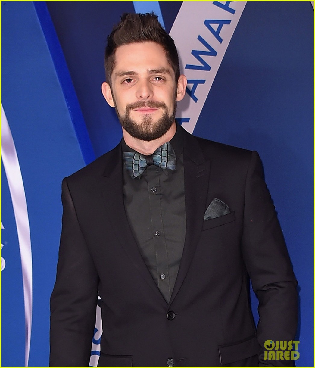 Thomas Rhett Brings His Wife (& Birthday Girl) Lauren to CMA Awards ...