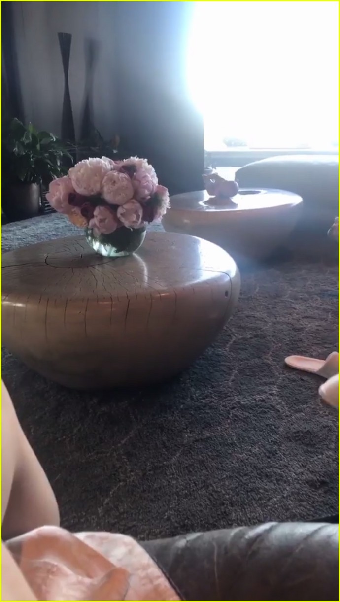 Chrissy Teigen Trolls the Victoria's Secret Fashion Show, Jokes About ...