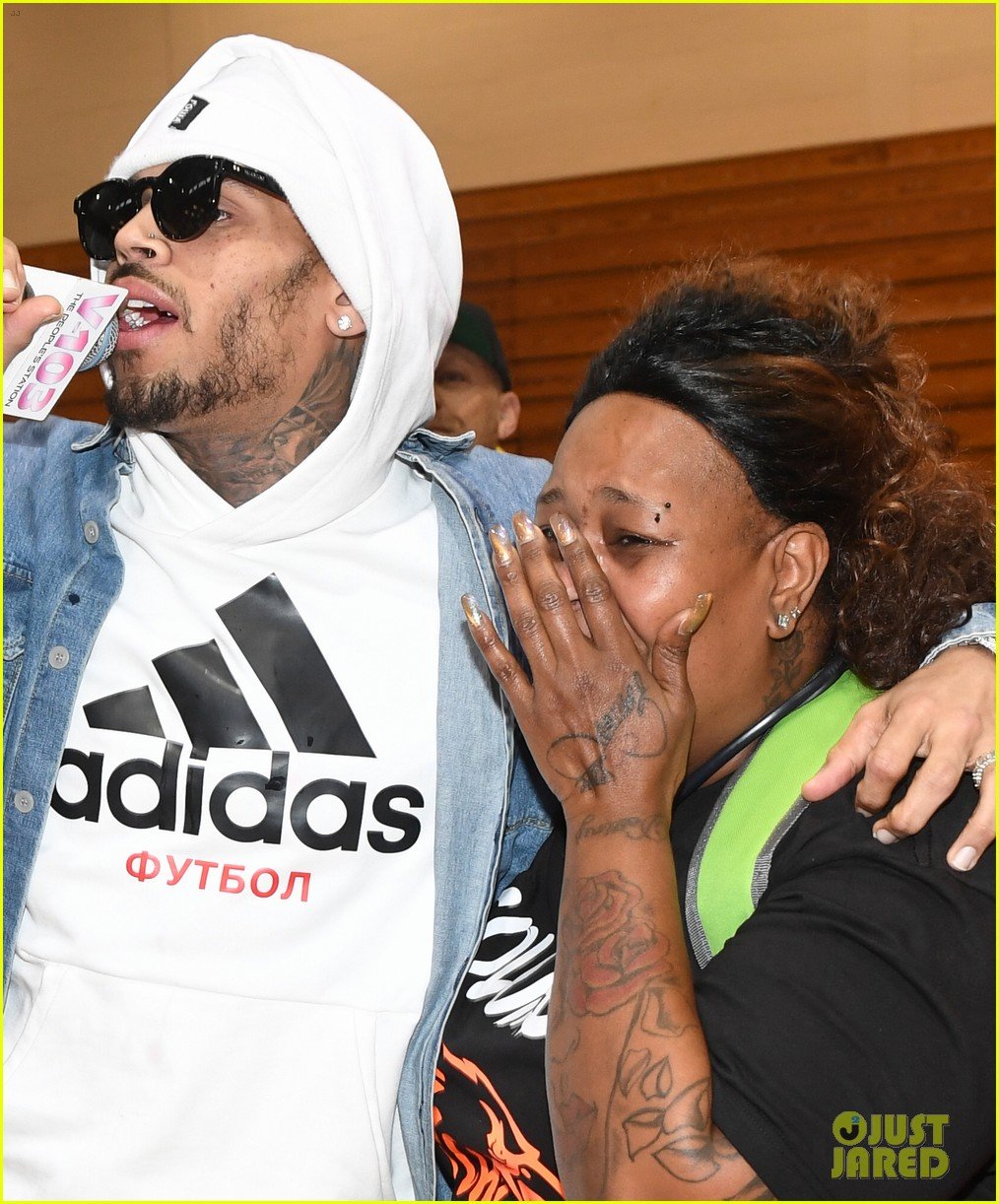 Chris Brown Surprises a Teacher in Atlanta, Donates $50,000 to Her ...