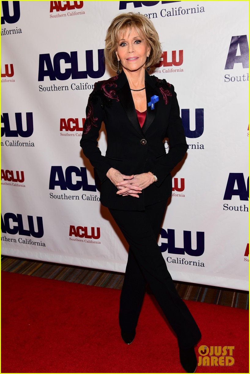 Viola Davis, Gina Rodriguez & More Help Honor Colin Kaepernick at ACLU ...