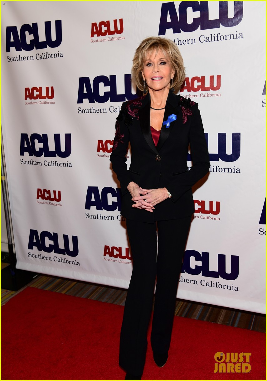 Viola Davis, Gina Rodriguez & More Help Honor Colin Kaepernick at ACLU ...