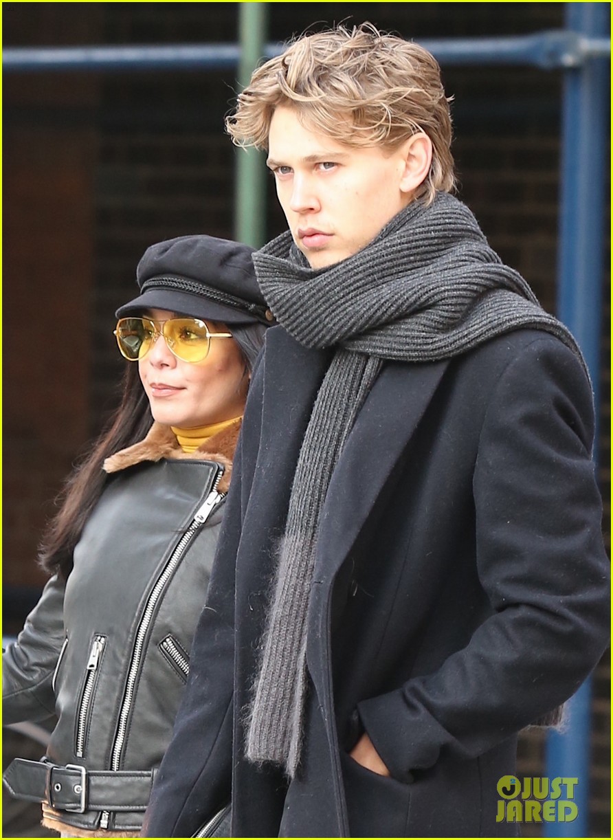 Vanessa Hudgens & Austin Butler Hold Hands During Afternoon Date: Photo ...